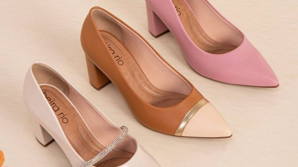 Sandália para usar na praia: 7 opções p/por o pé na areia